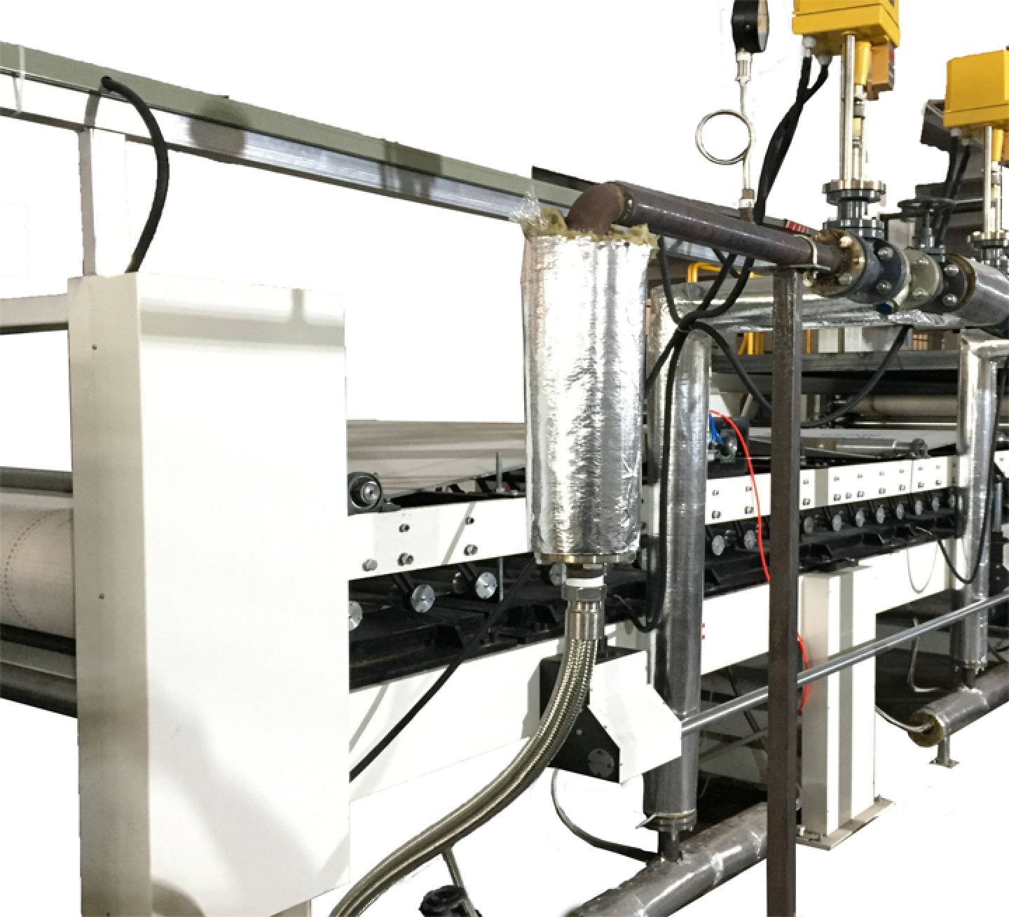 Fully-honeycomb-panel-production-line