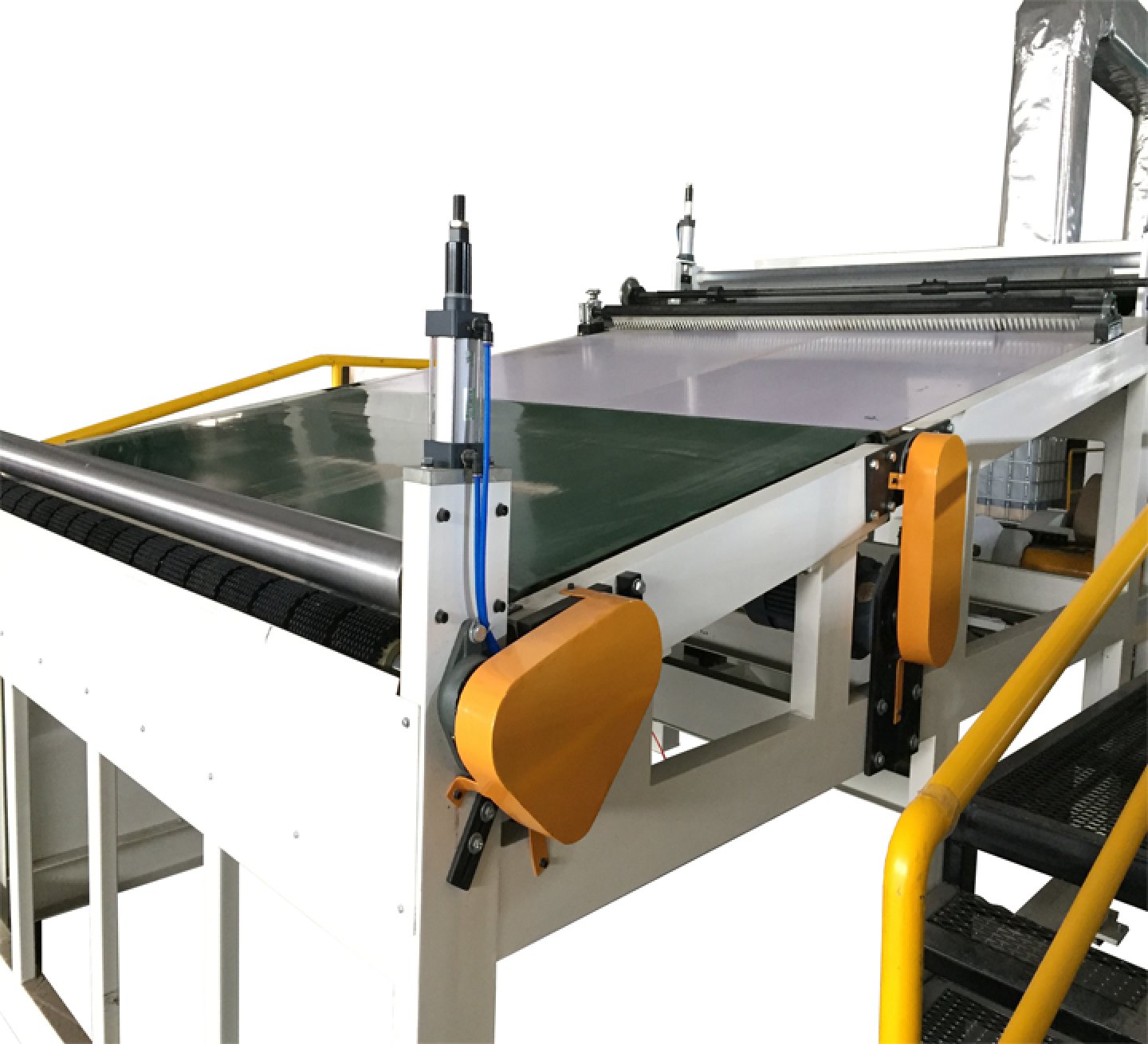 Fully-honeycomb-panel-production-line